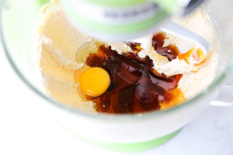 Step-by-Step Gingerbread House Tutorial - Just Easy Recipes