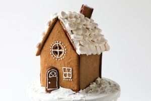 Step-by-Step Gingerbread House Tutorial - Just Easy Recipes