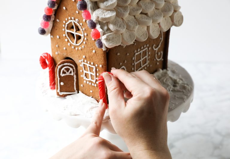 Step-by-Step Gingerbread House Tutorial - Just Easy Recipes