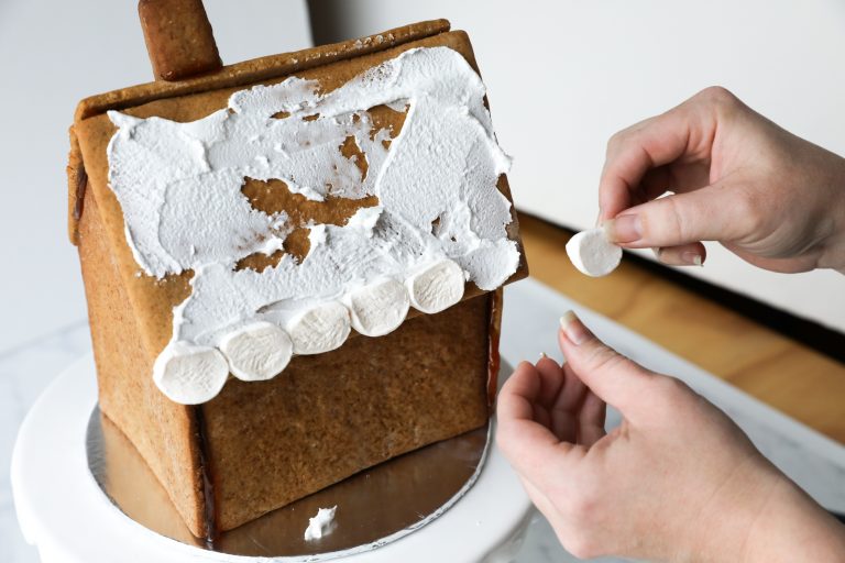 Step-by-Step Gingerbread House Tutorial - Just Easy Recipes