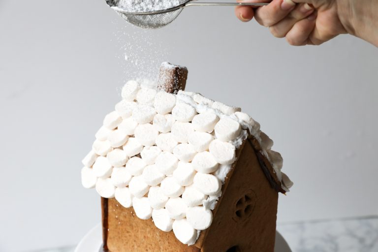 Step-by-Step Gingerbread House Tutorial - Just Easy Recipes